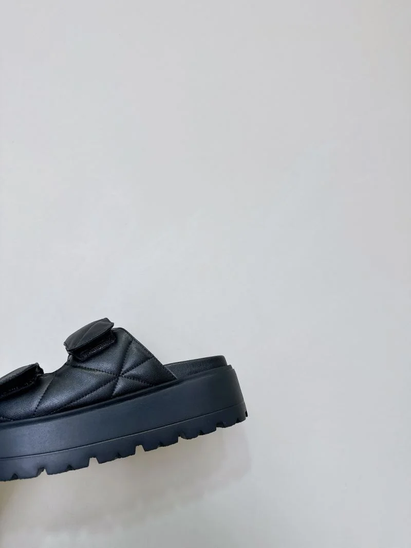 Indistinguishable Inuikii Sandals