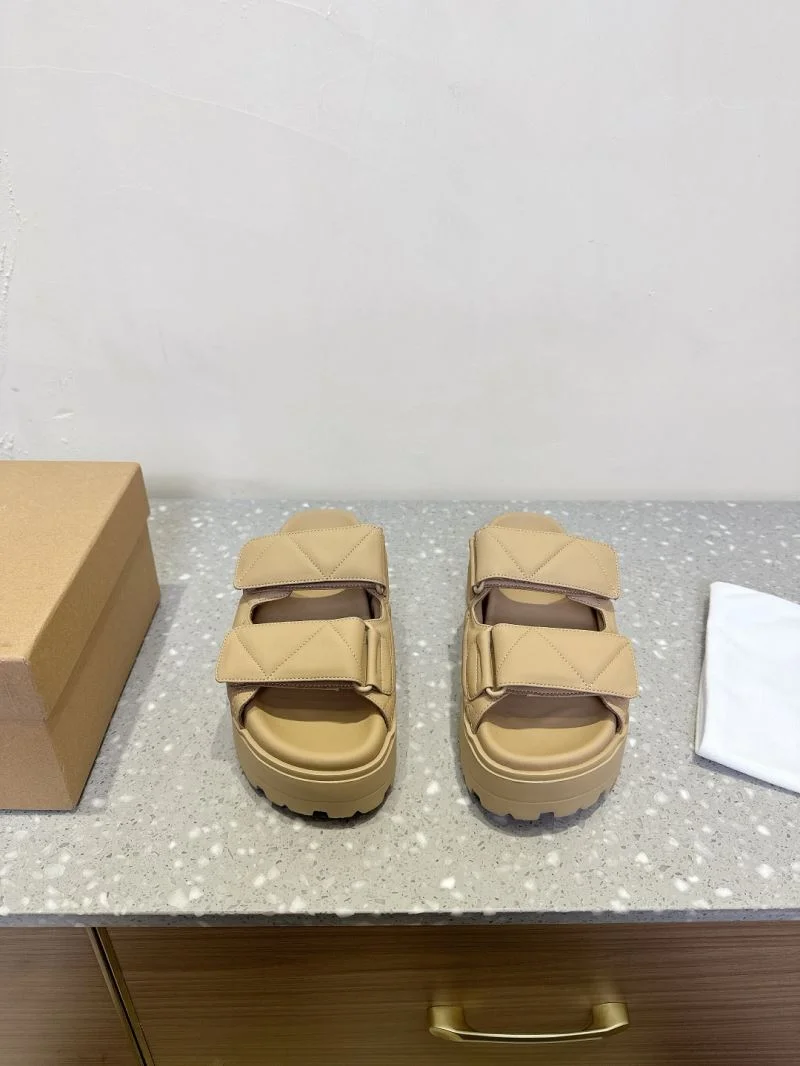 Inuikii Sandals