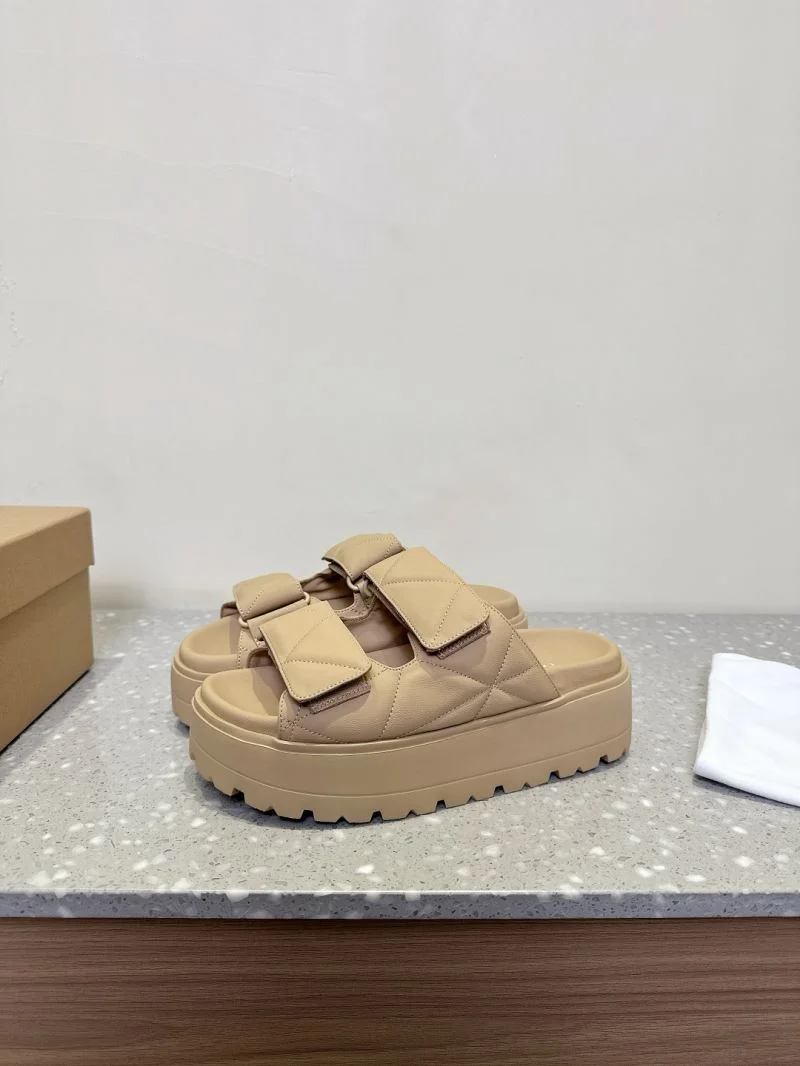 Precise copy Inuikii Sandals