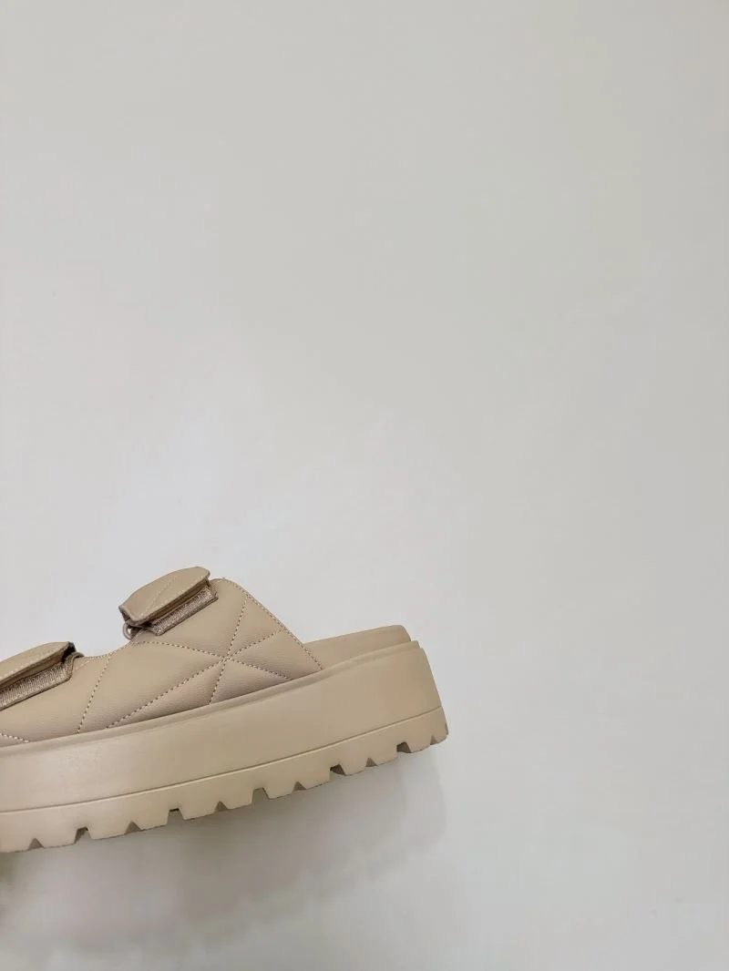 Precise copy Inuikii Sandals
