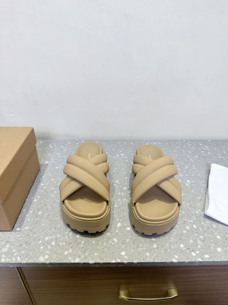 Inuikii Sandals