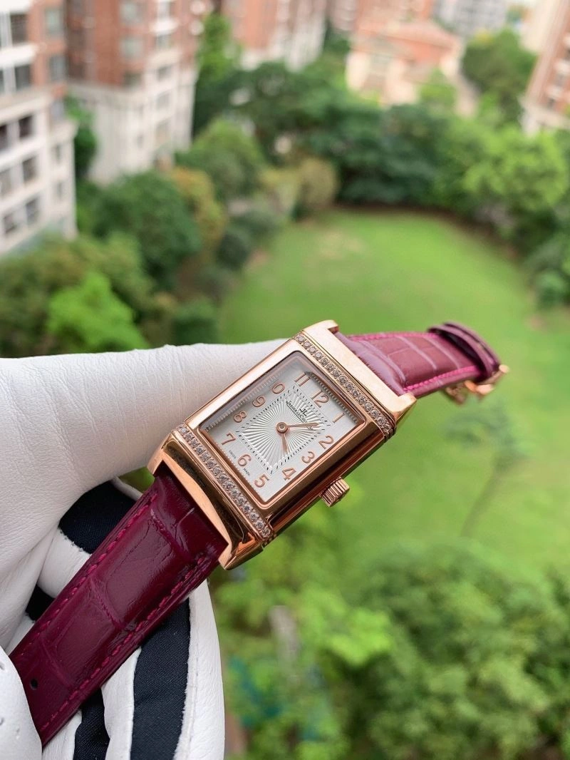 Indistinguishable JAEGER-LECOULTRE Watches