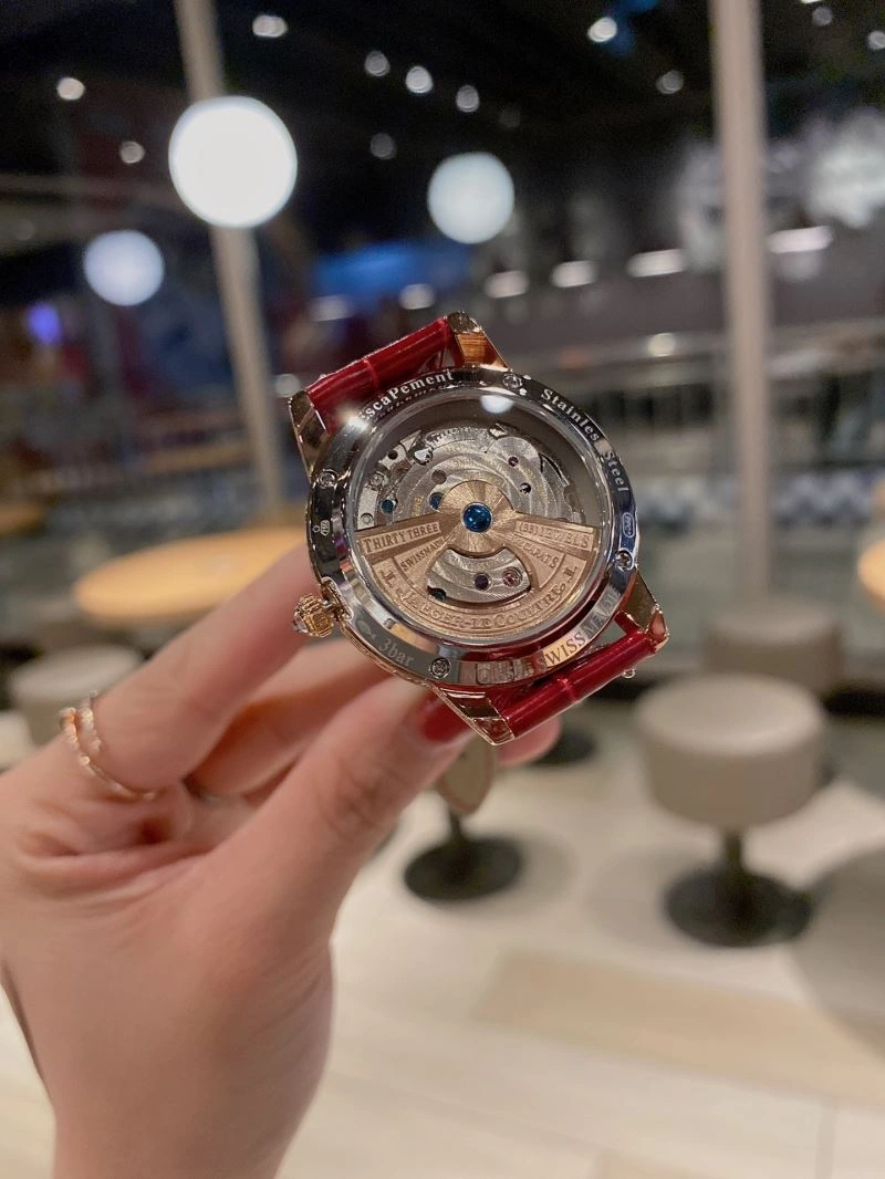 Indistinguishable JAEGER-LECOULTRE Watches