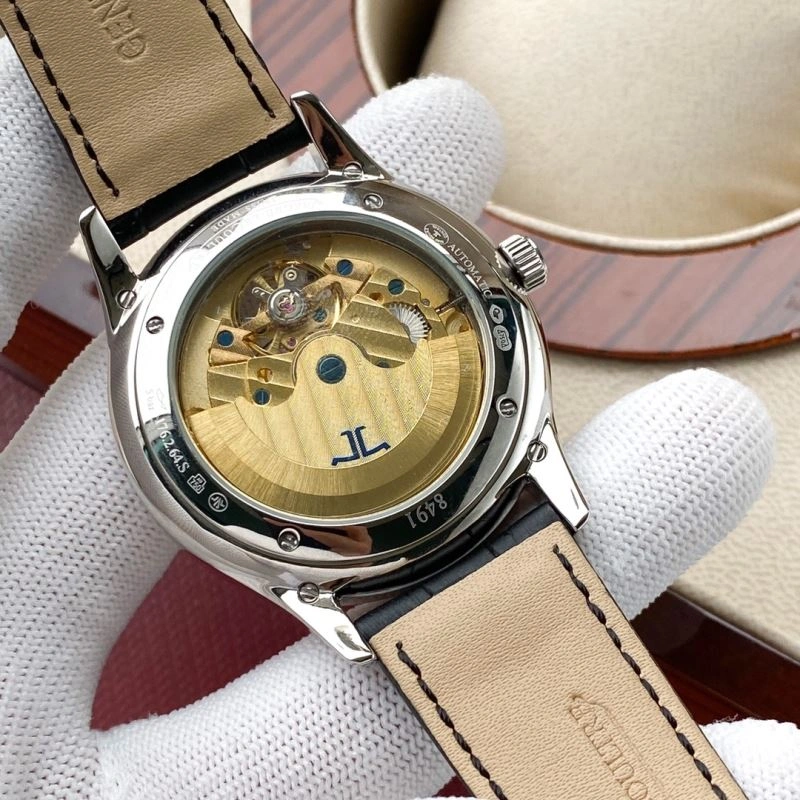 Indistinguishable JAEGER-LECOULTRE Watches