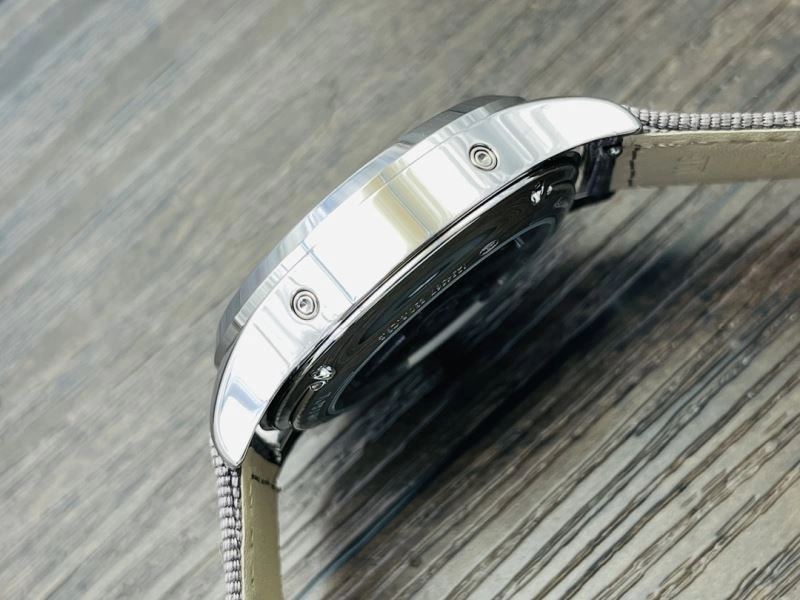 Indistinguishable JAEGER-LECOULTRE Watches