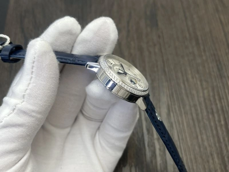 Indistinguishable JAEGER-LECOULTRE Watches