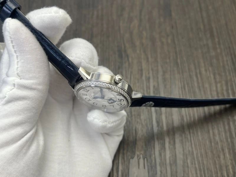 Indistinguishable JAEGER-LECOULTRE Watches