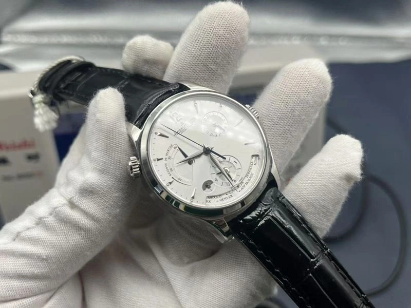 Indistinguishable JAEGER-LECOULTRE Watches