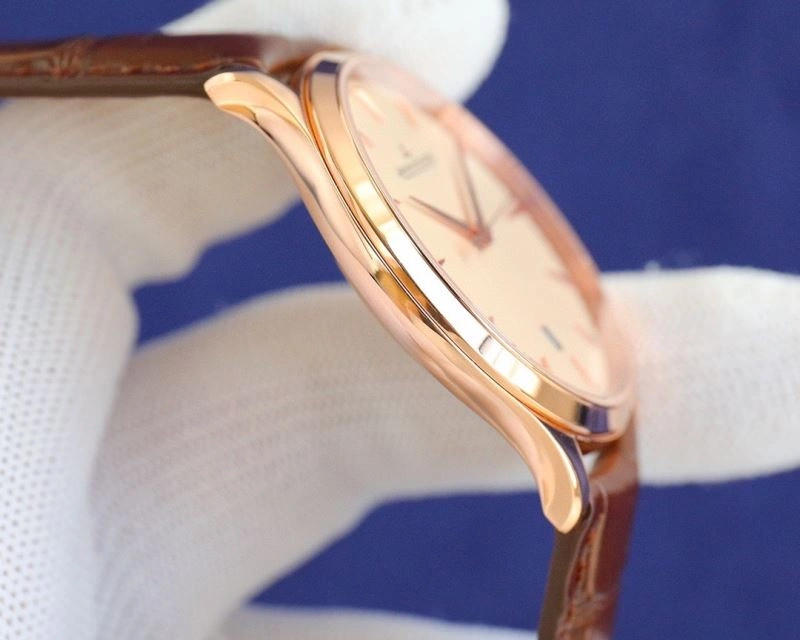 Indistinguishable JAEGER-LECOULTRE Watches