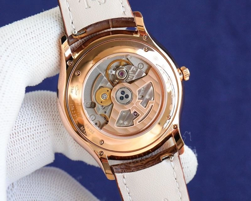 Indistinguishable JAEGER-LECOULTRE Watches