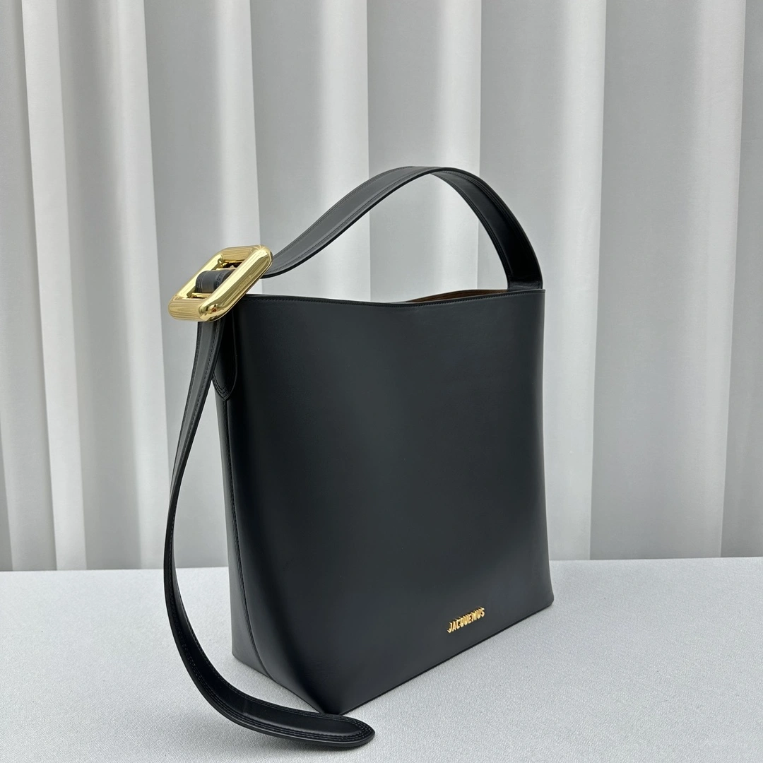Bargain Jacquemus Bucket Bags
