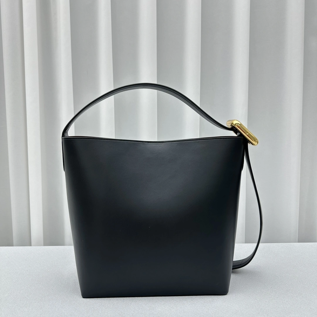 Bargain Jacquemus Bucket Bags