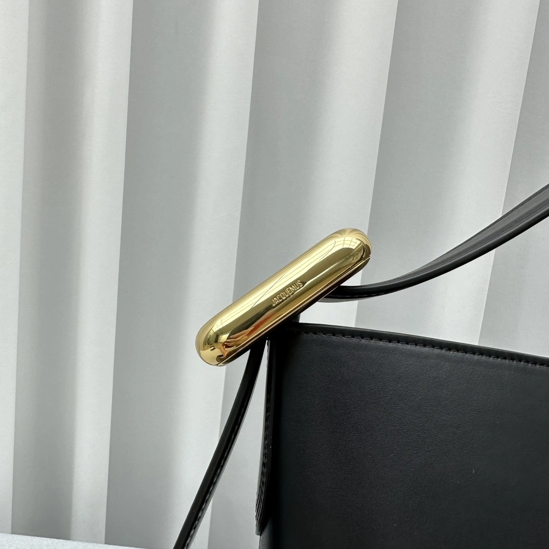 Bargain Jacquemus Bucket Bags