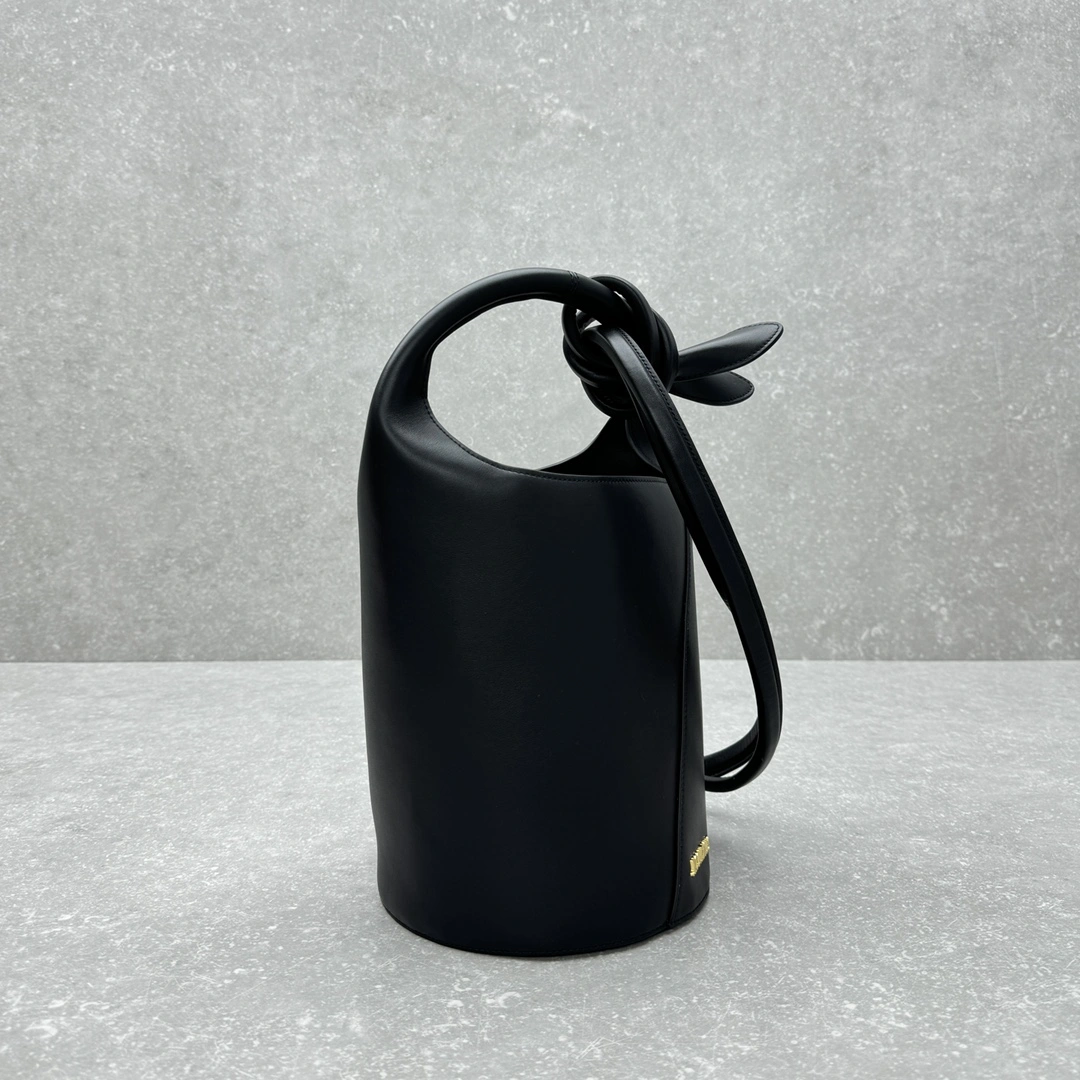 Exact replica Jacquemus Bucket Bags
