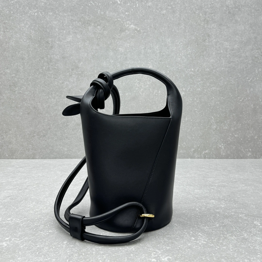 Exact replica Jacquemus Bucket Bags