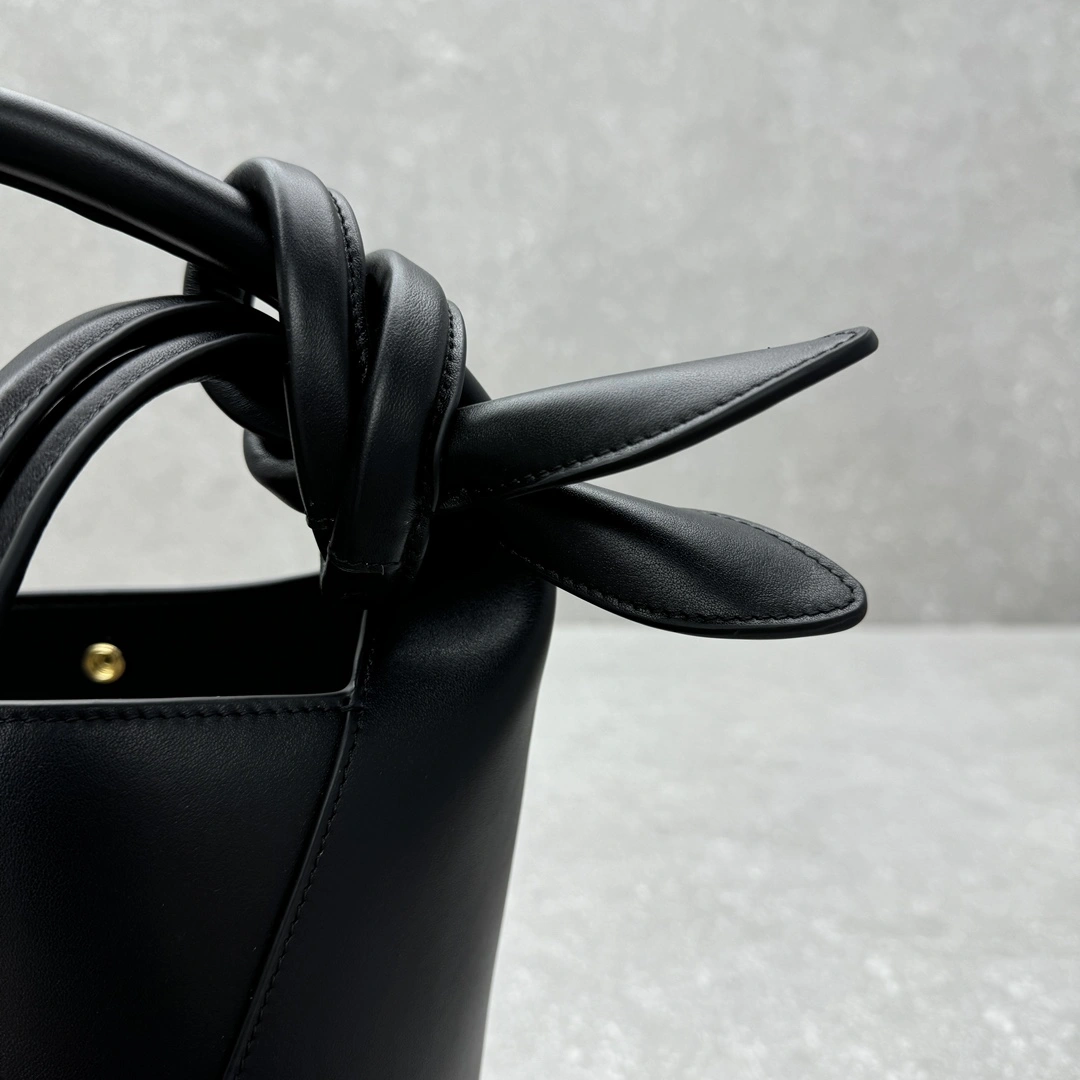 Exact replica Jacquemus Bucket Bags