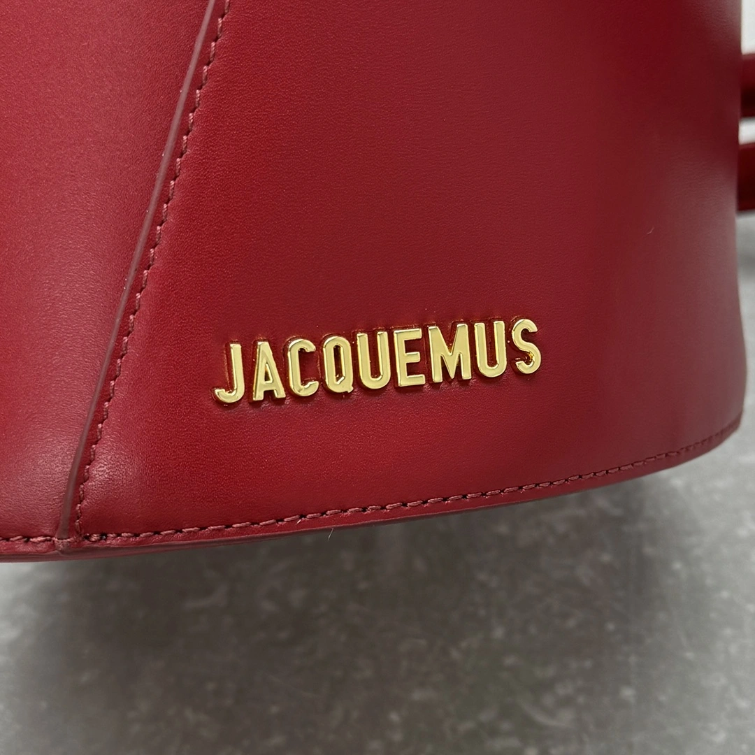 Top match Jacquemus Bucket Bags