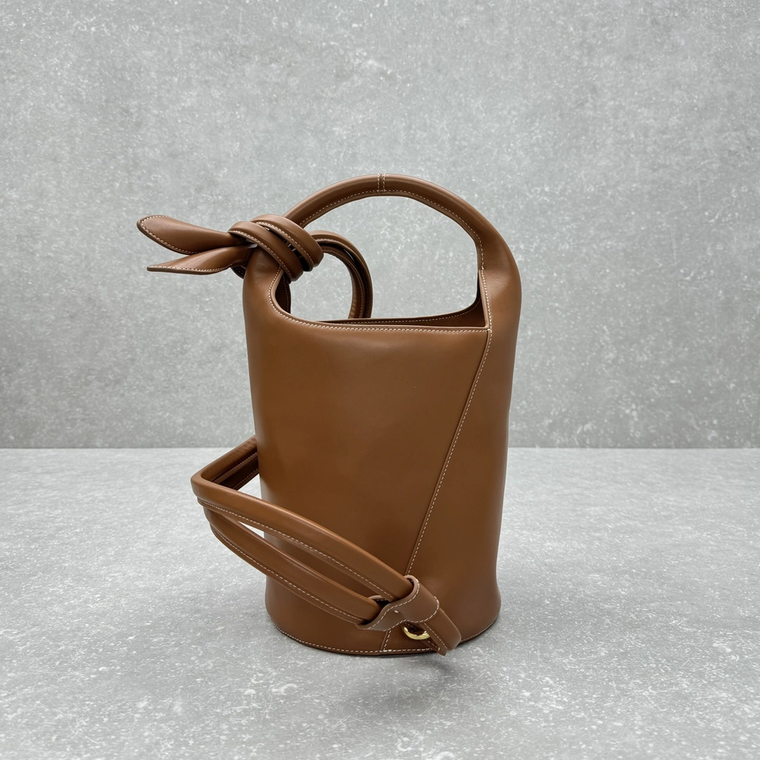 Accurate model Jacquemus Bucket Bags