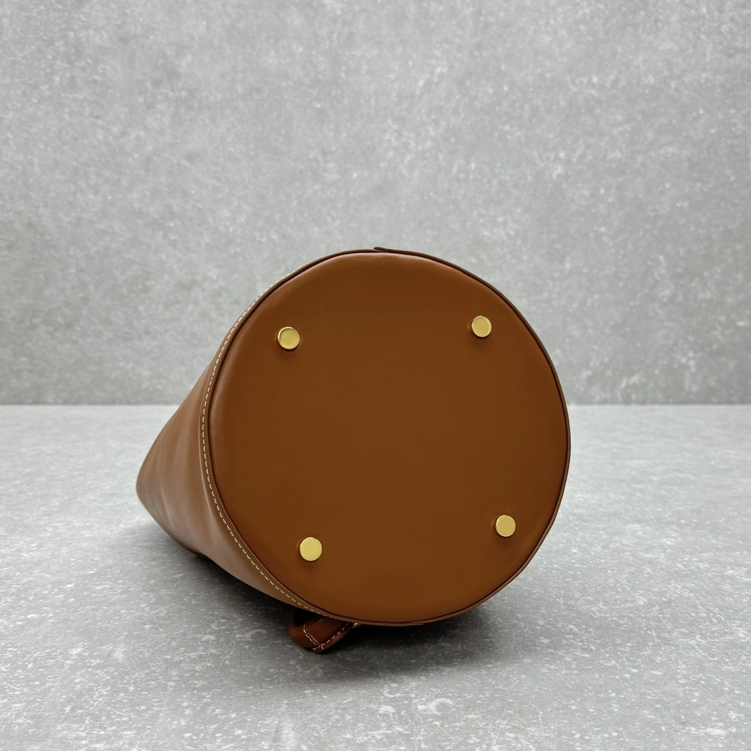 Accurate model Jacquemus Bucket Bags