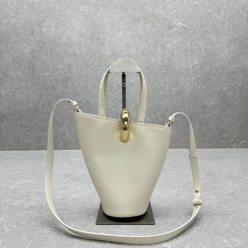 Indistinguishable Jacquemus Bucket Bags