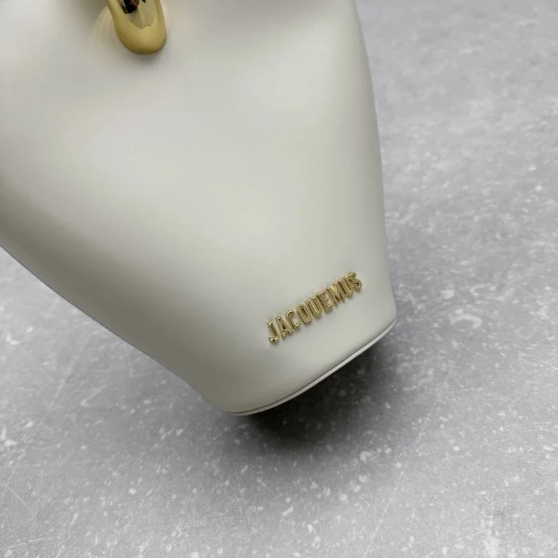Indistinguishable Jacquemus Bucket Bags