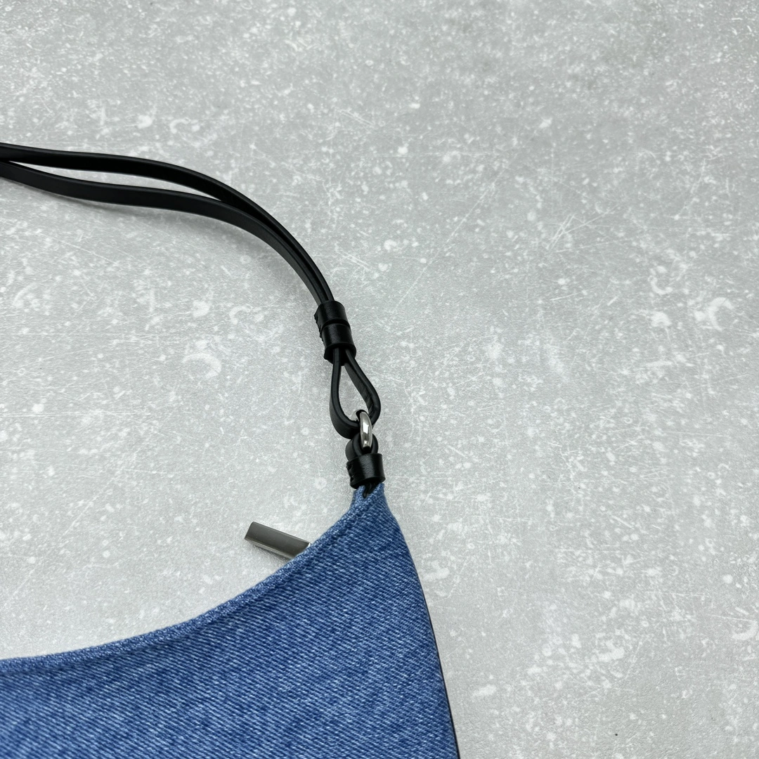 Official Jacquemus Satchel Bags