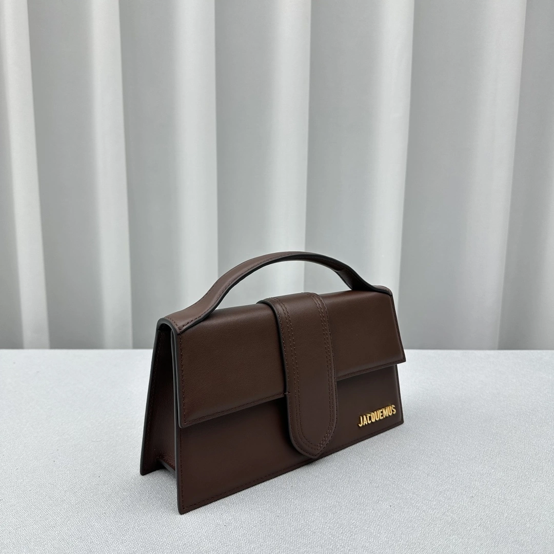 Indistinguishable Jacquemus Satchel Bags