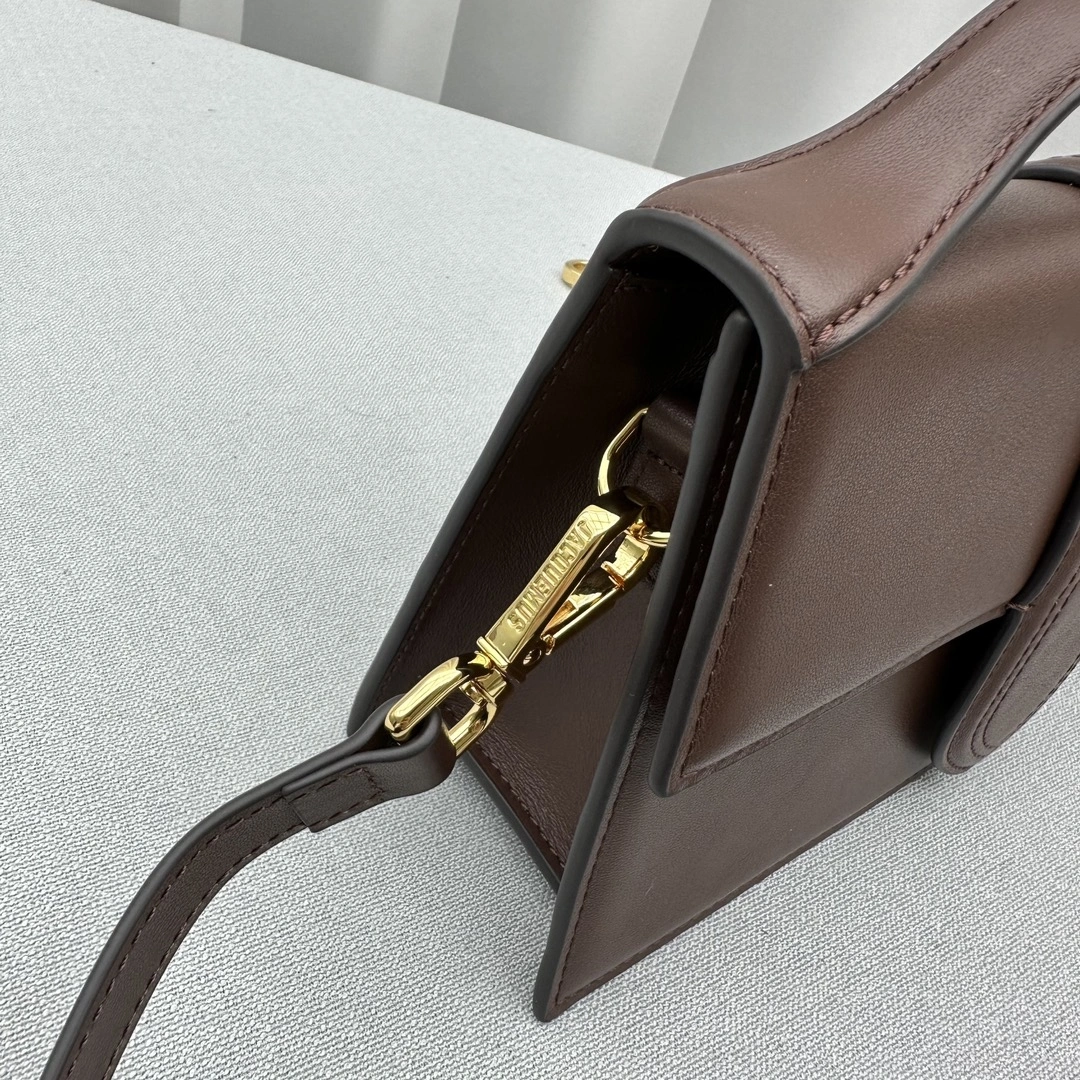 Indistinguishable Jacquemus Satchel Bags