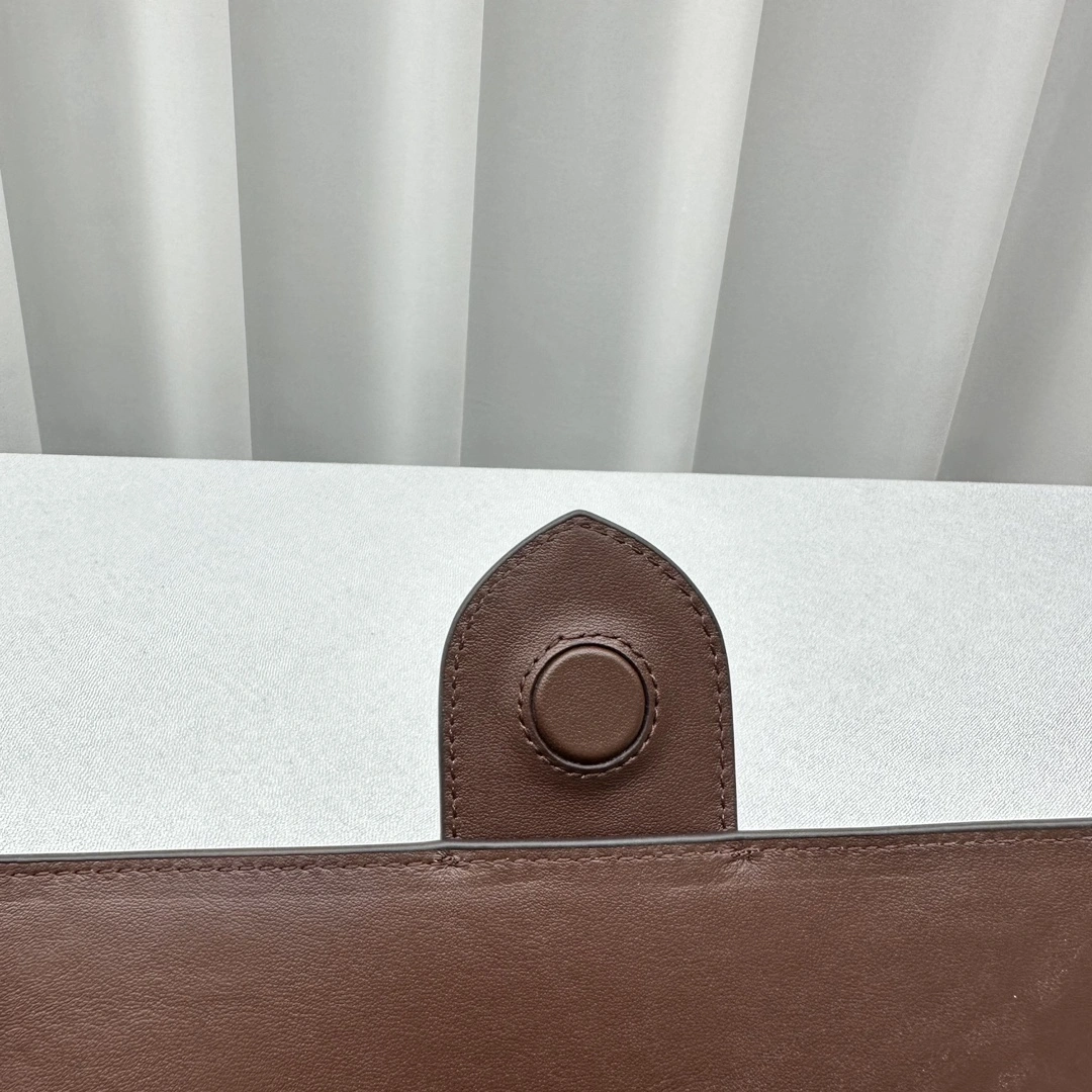 Indistinguishable Jacquemus Satchel Bags
