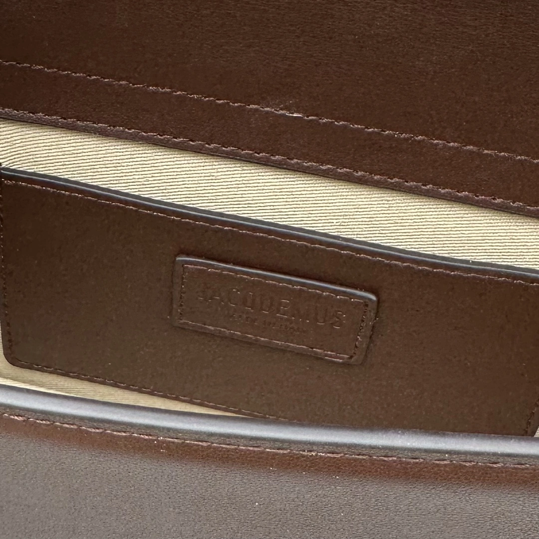 Indistinguishable Jacquemus Satchel Bags