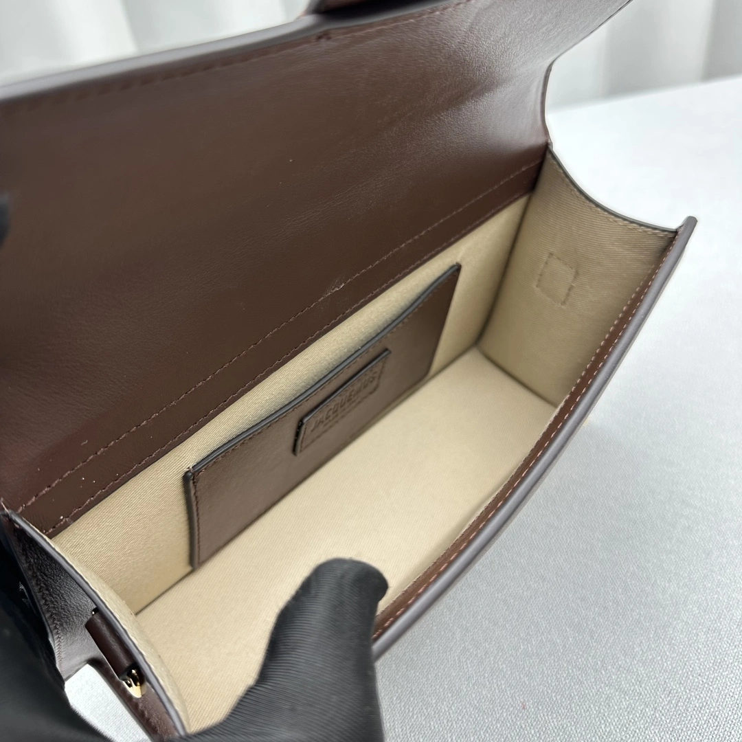 Indistinguishable Jacquemus Satchel Bags