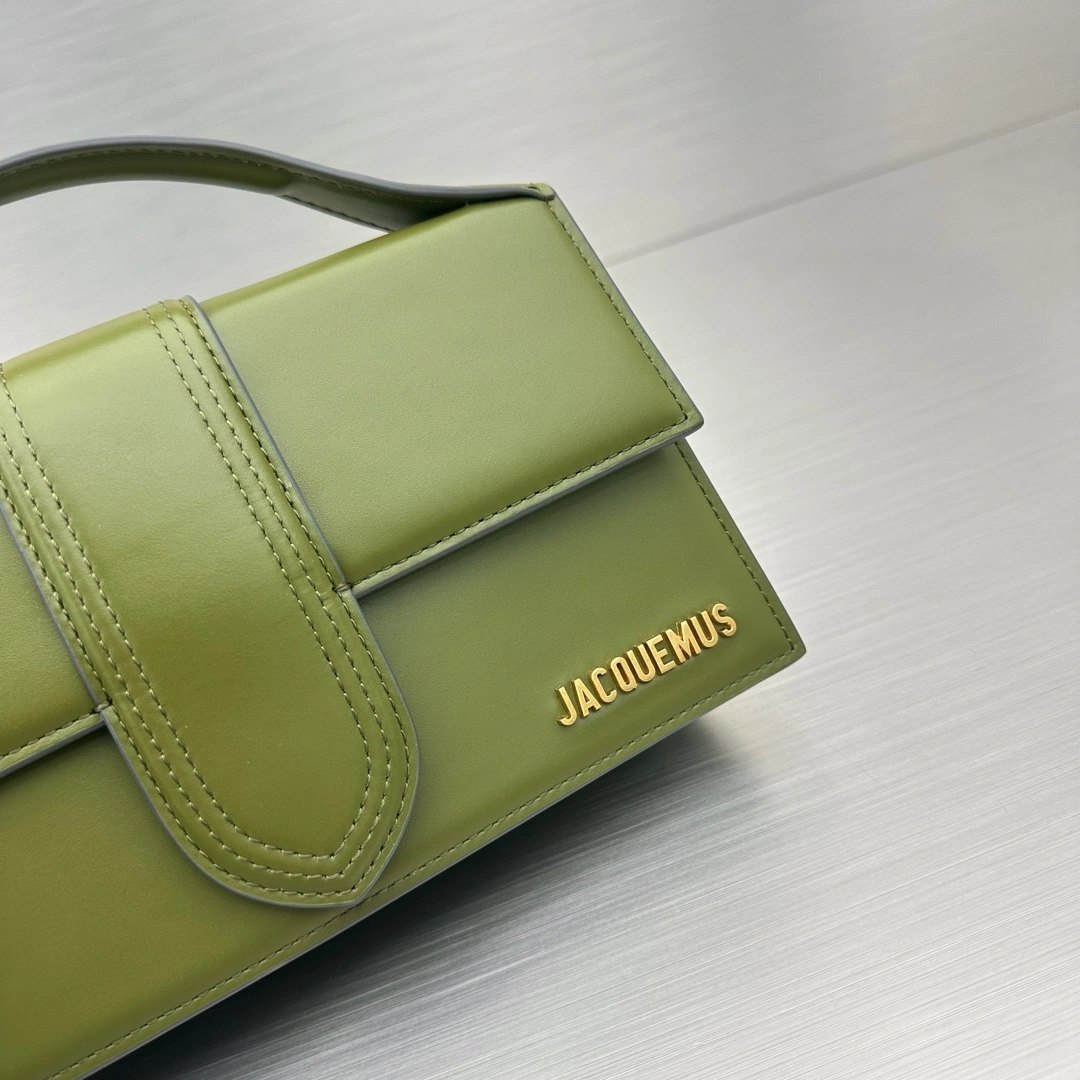 Top match Jacquemus Satchel Bags