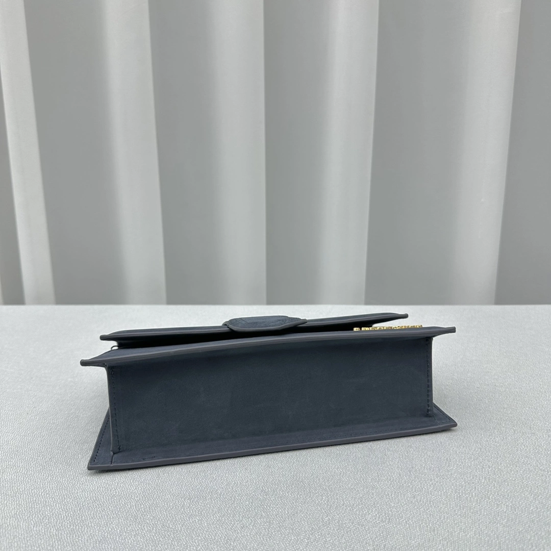 Bargain Jacquemus Satchel Bags