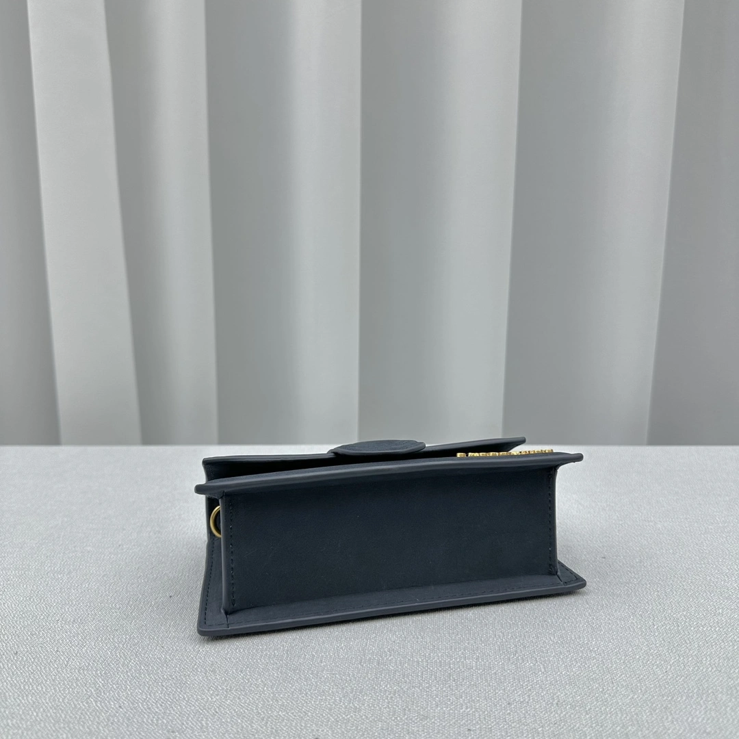 Inexpensive Jacquemus Satchel Bags