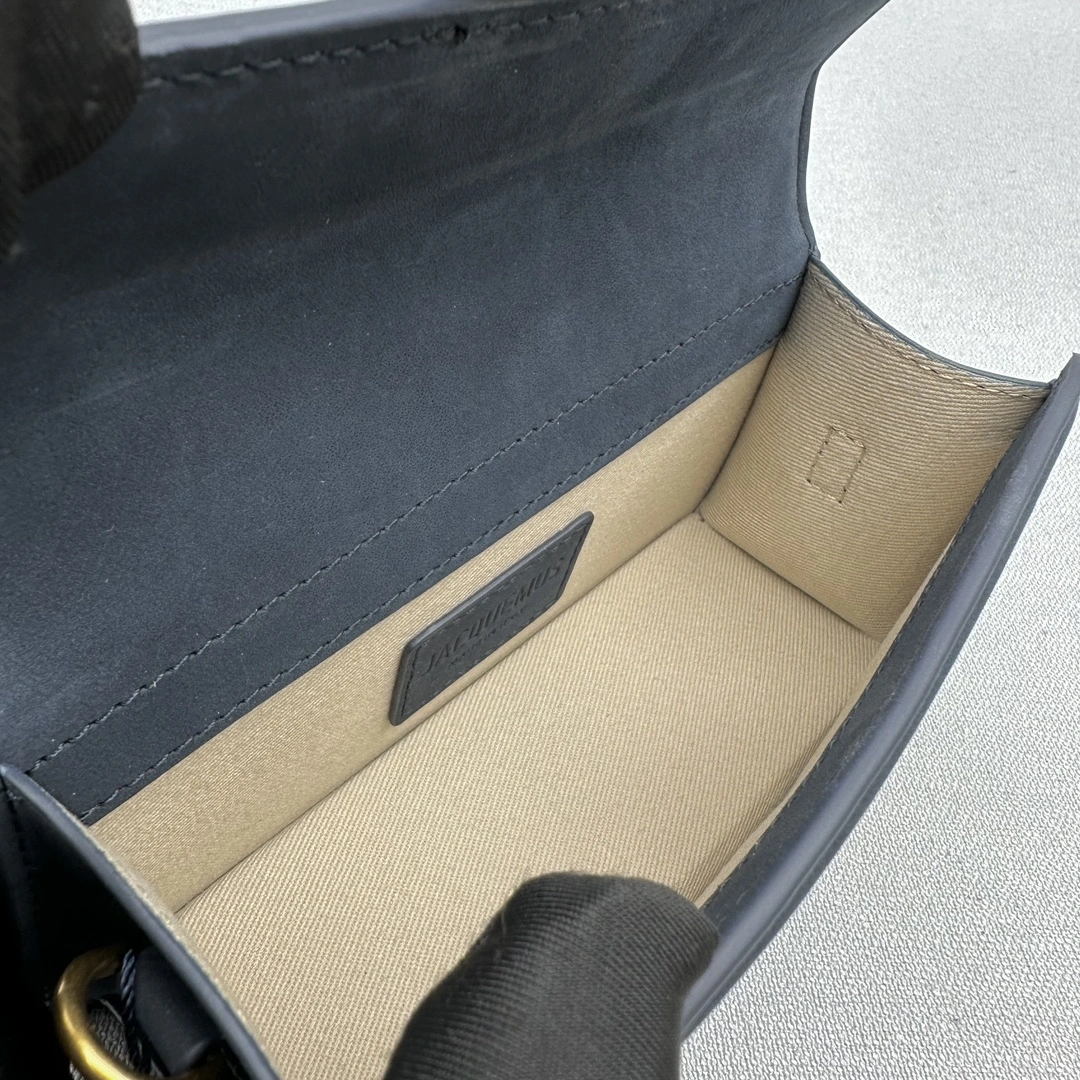 Inexpensive Jacquemus Satchel Bags