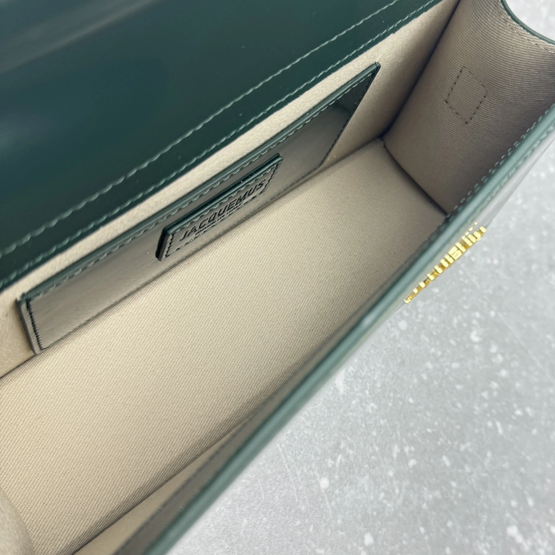 Brand-authenticated Jacquemus Satchel Bags