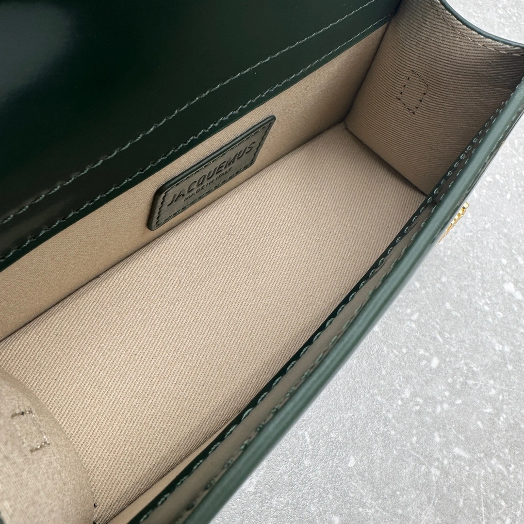 Brand-authenticated Jacquemus Satchel Bags