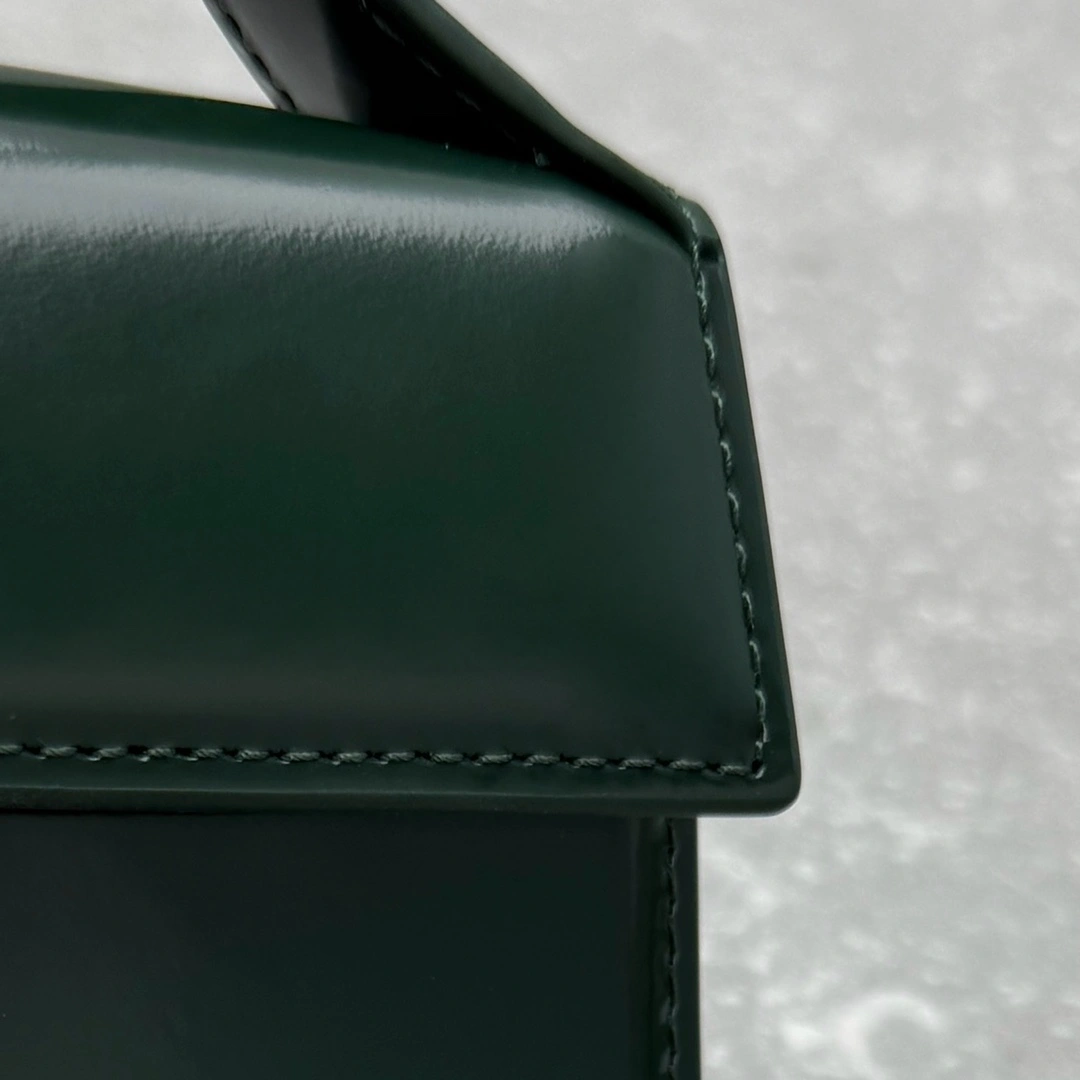 Brand-authenticated Jacquemus Satchel Bags