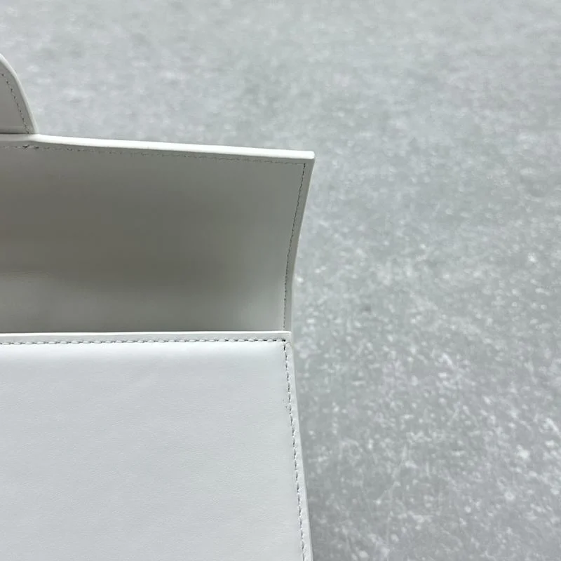 Indistinguishable Jacquemus Satchel bags