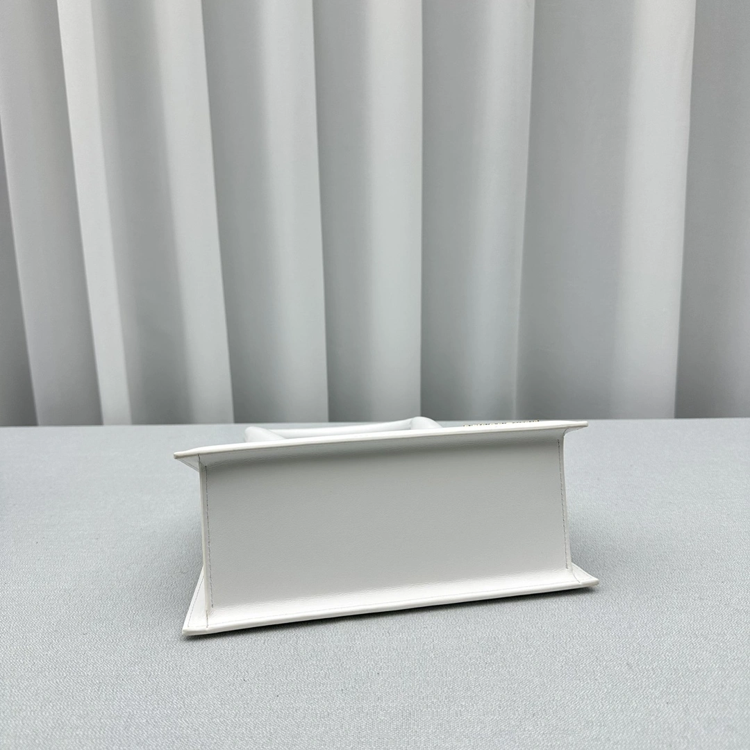 Discounted Jacquemus Top Handle Bags