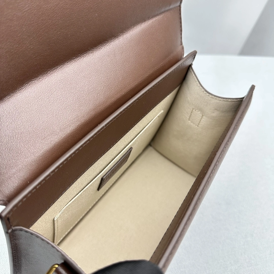 Budget-friendly Jacquemus Top Handle Bags