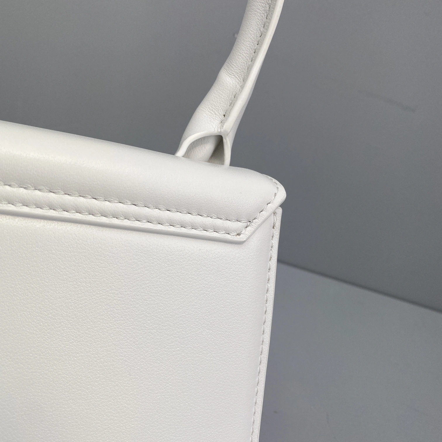 Budget-friendly Jacquemus Top Handle Bags