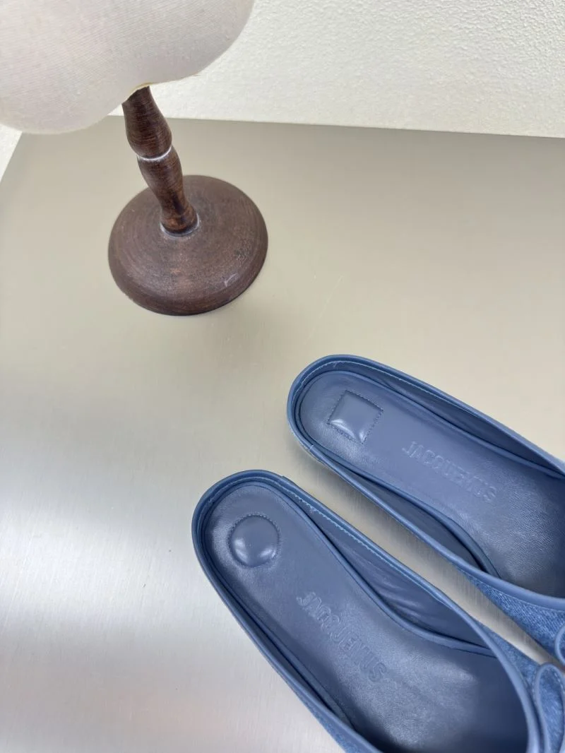 Low-cost Jacques Sandals