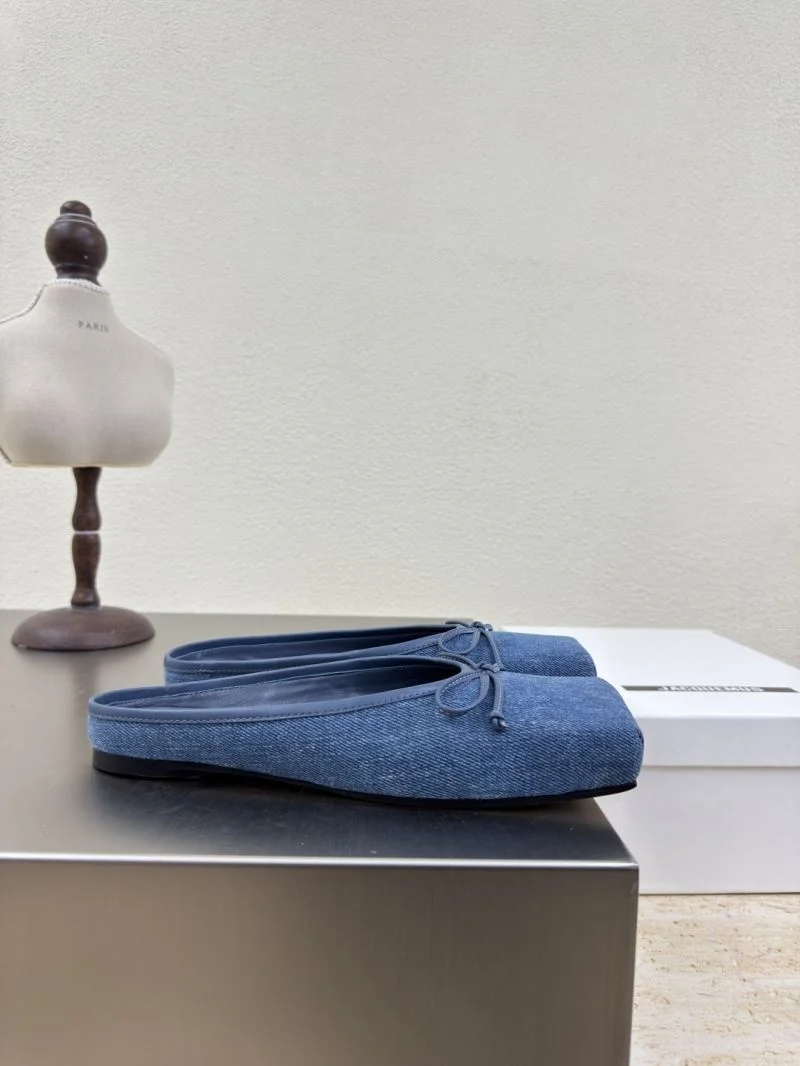 Low-cost Jacques Sandals