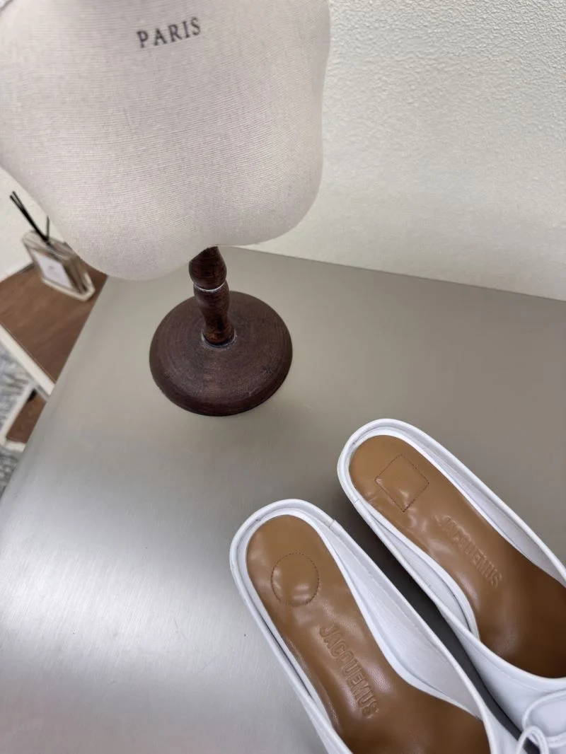 Indistinguishable Jacques Sandals