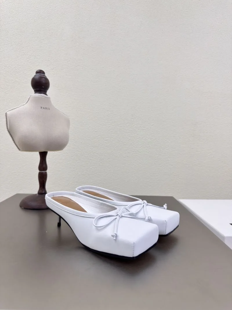 Indistinguishable Jacques Sandals