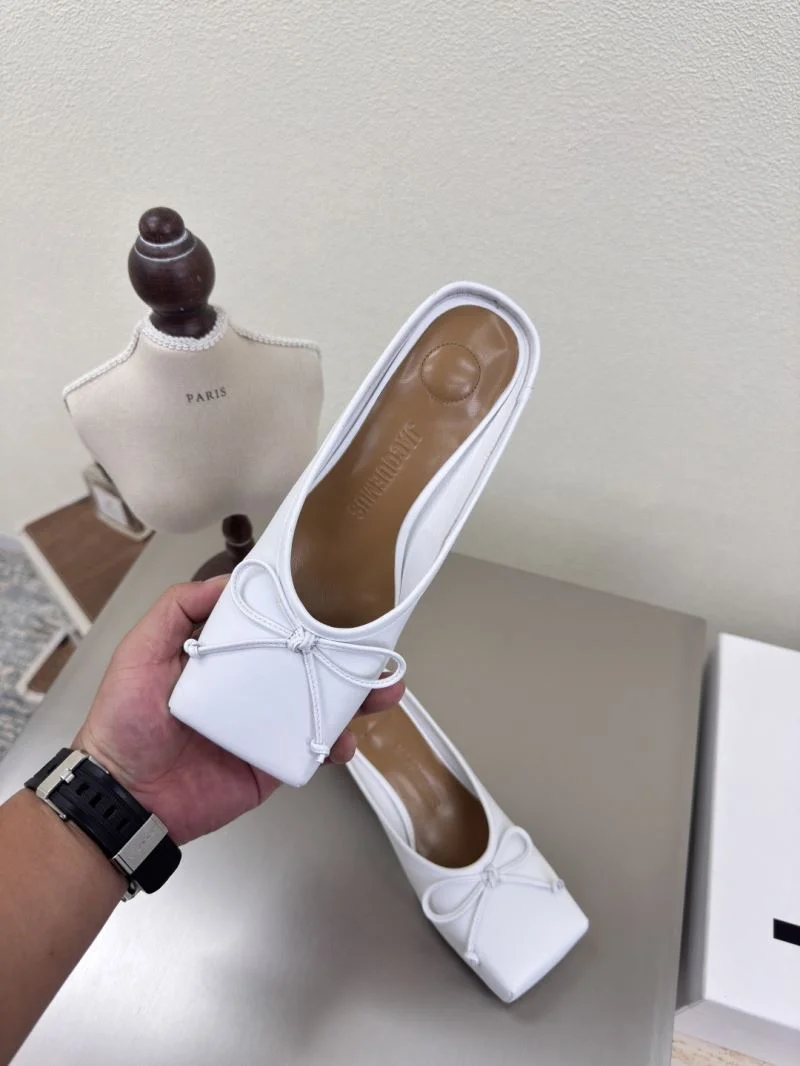 Indistinguishable Jacques Sandals