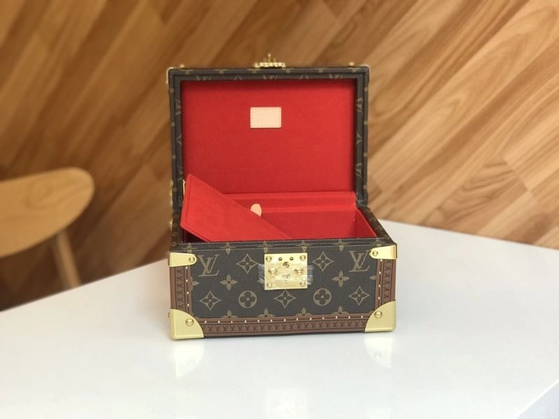 Perfect replica Jewelry Box