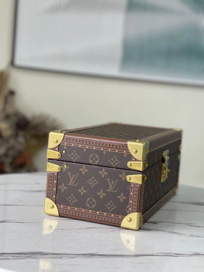 Value-priced Jewelry Box