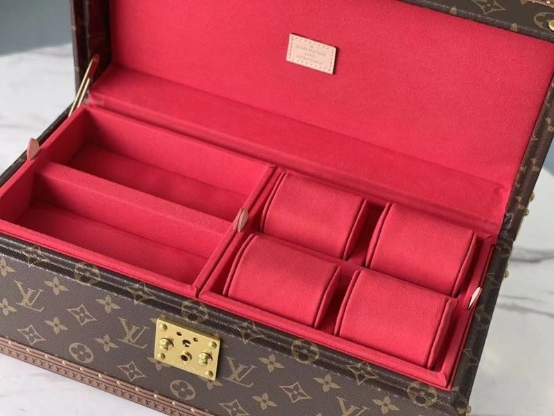Value-priced Jewelry Box